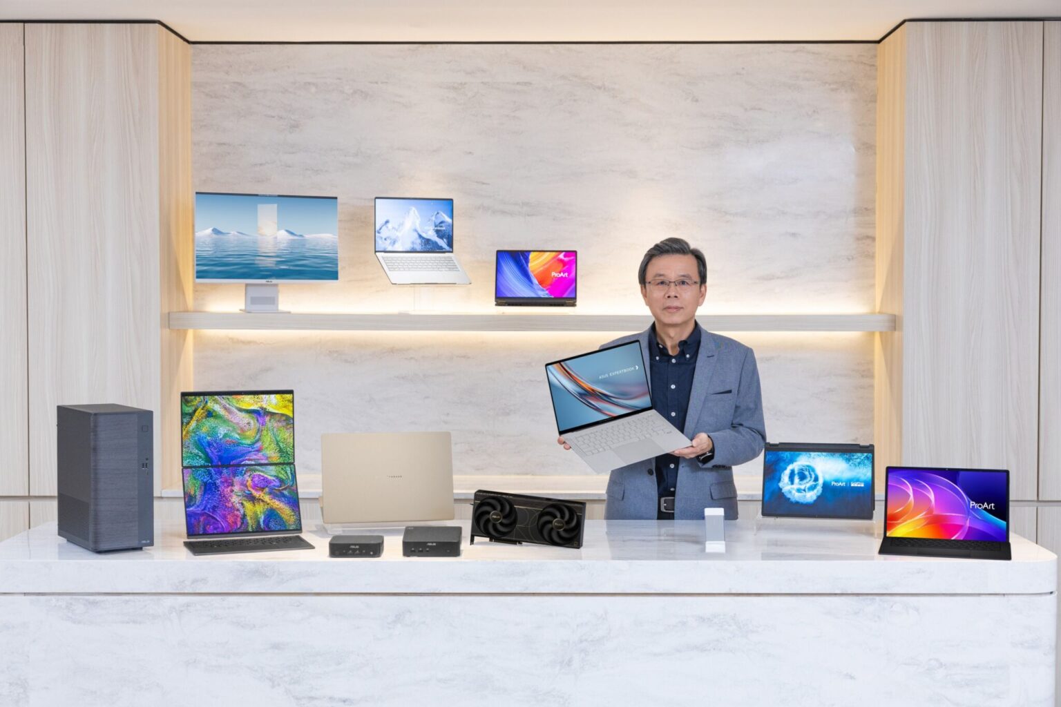 ASUS giới thiệu loạt đổi mới trong hệ sinh thái AI toàn diện